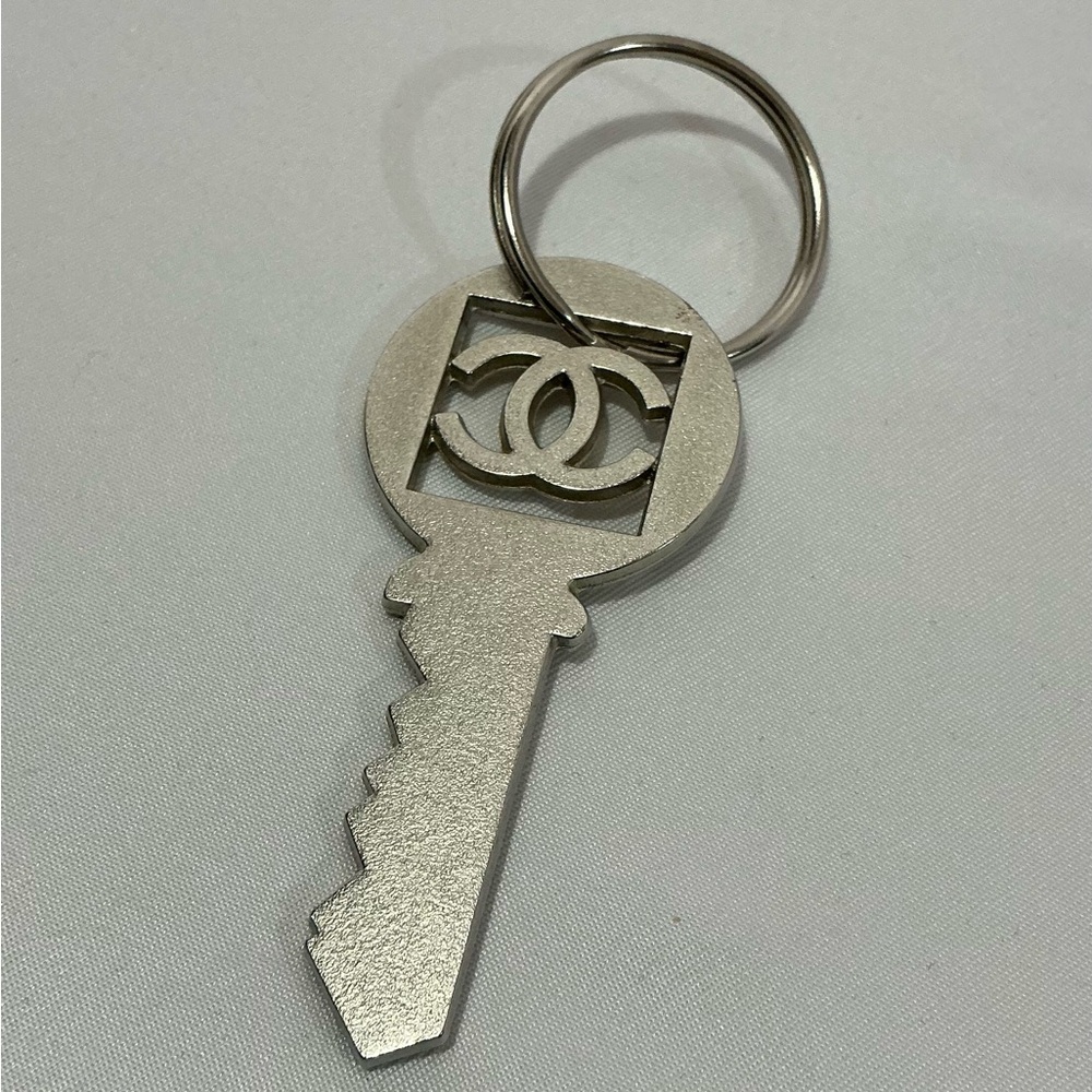 Rare Authentic Chanel Key Silver Keychain With Box - Gem